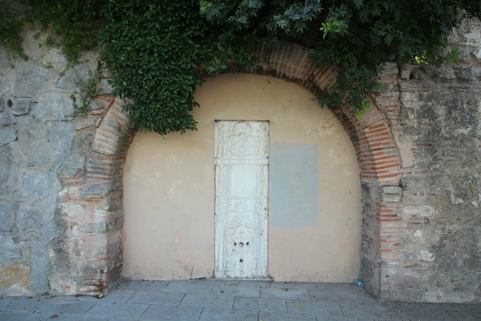 İsmet Bey Çeşmesi • Konumu, Fotoğrafları ve Hakkındaki Bilgiler ...