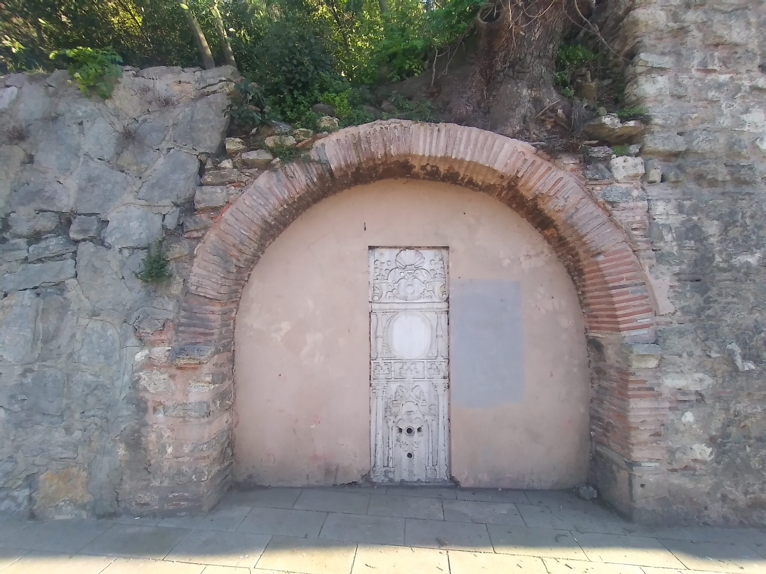 İsmet Bey Çeşmesi • Konumu, Fotoğrafları ve Hakkındaki Bilgiler ...