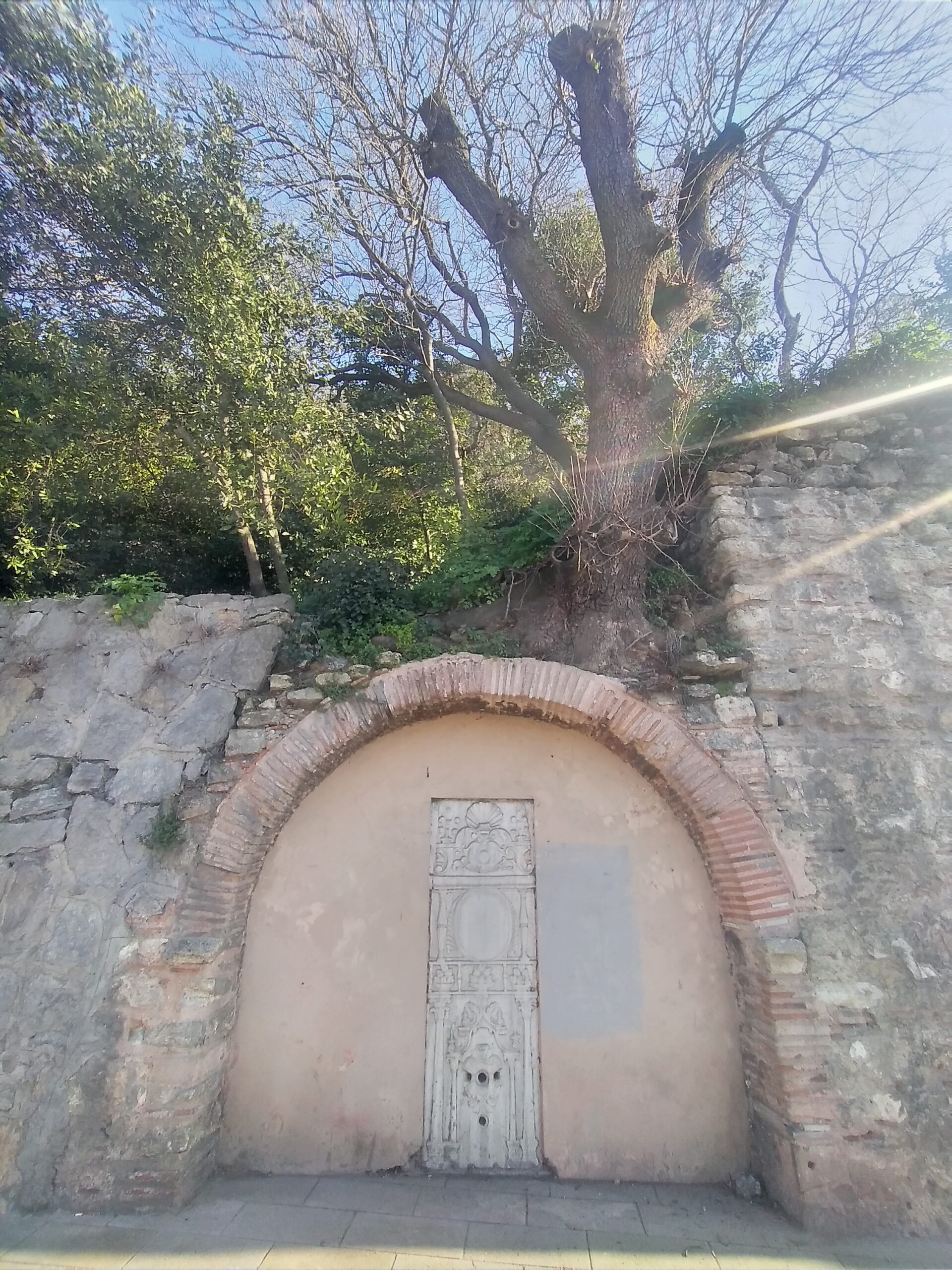 İsmet Bey Çeşmesi • Konumu, Fotoğrafları ve Hakkındaki Bilgiler ...