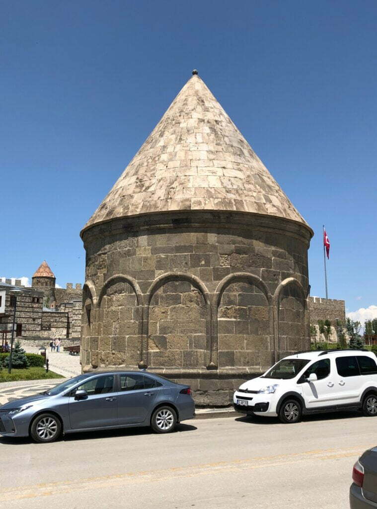 Cimcime Hatun Türbesi • Konumu, Fotoğrafları ve Hakkındaki Bilgiler ...