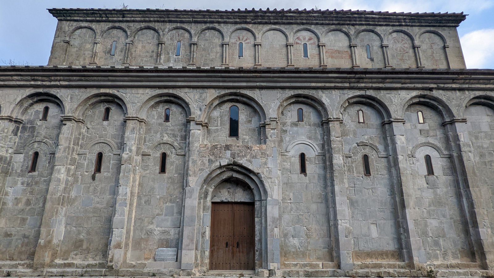 Црква Бархал • Локација, фотографије и информације о њој • Културни ...