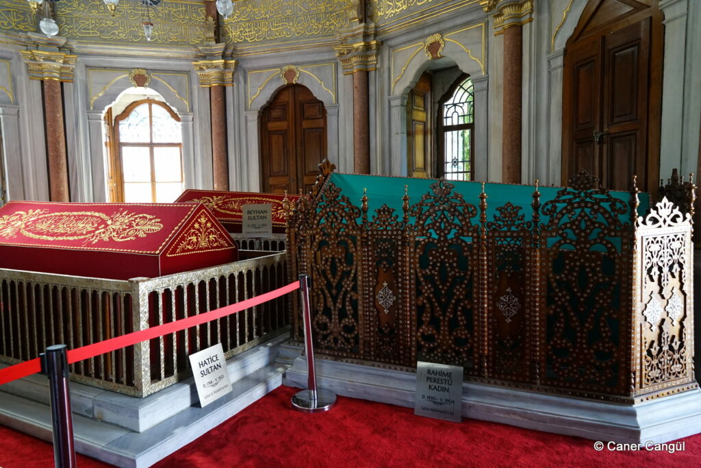 Hatice Sultan, Perestu Kadın ve Beyhan Sultan Sandukaları • Kültür ...