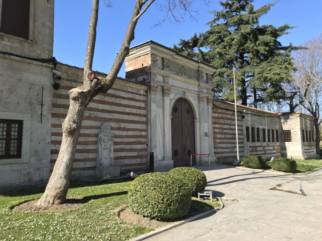 Darphane Kapısı • Konumu, Fotoğrafları ve Hakkındaki Bilgiler • Kültür ...