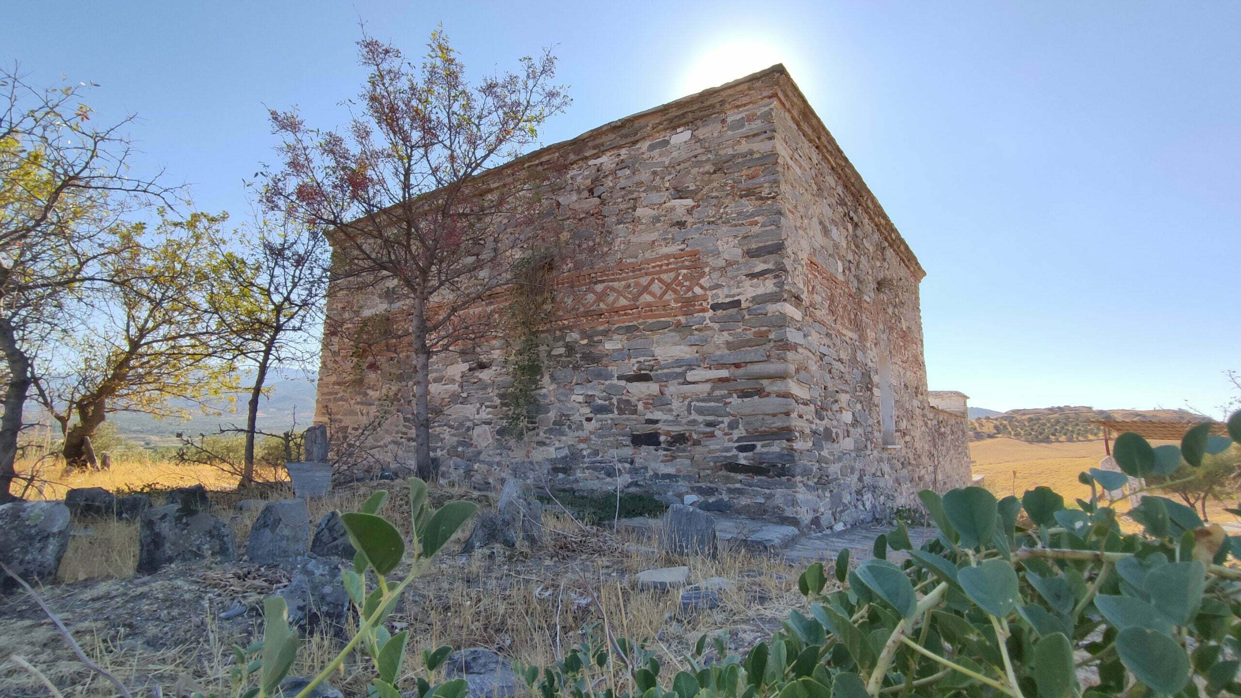 Hafsa Hatun Türbesi, Kuyucak • Konumu, Fotoğrafları ve Hakkındaki ...