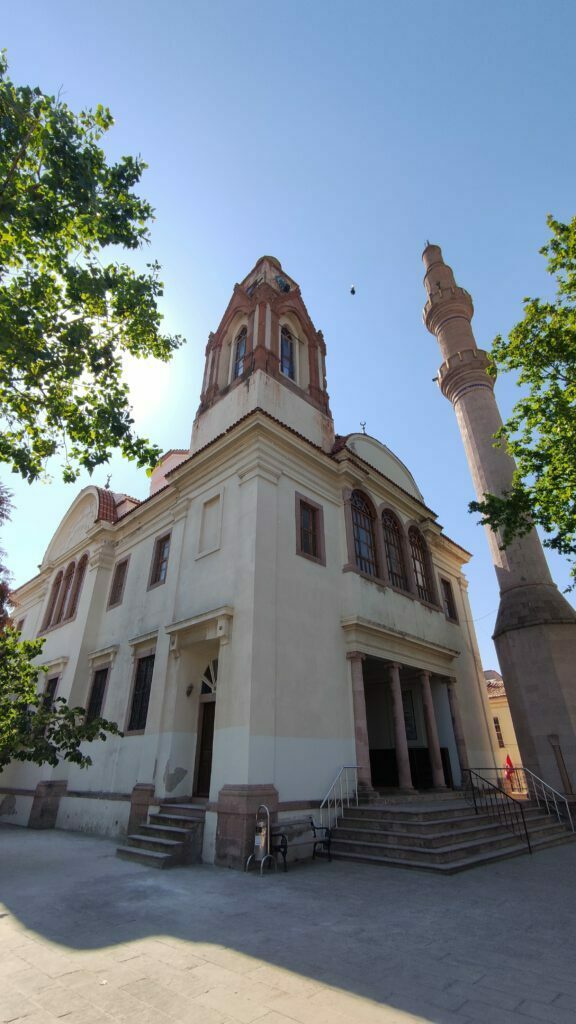 Saatli Cami, Ayvalık Konumu, Fotoğrafları ve Hakkındaki Bilgiler ...