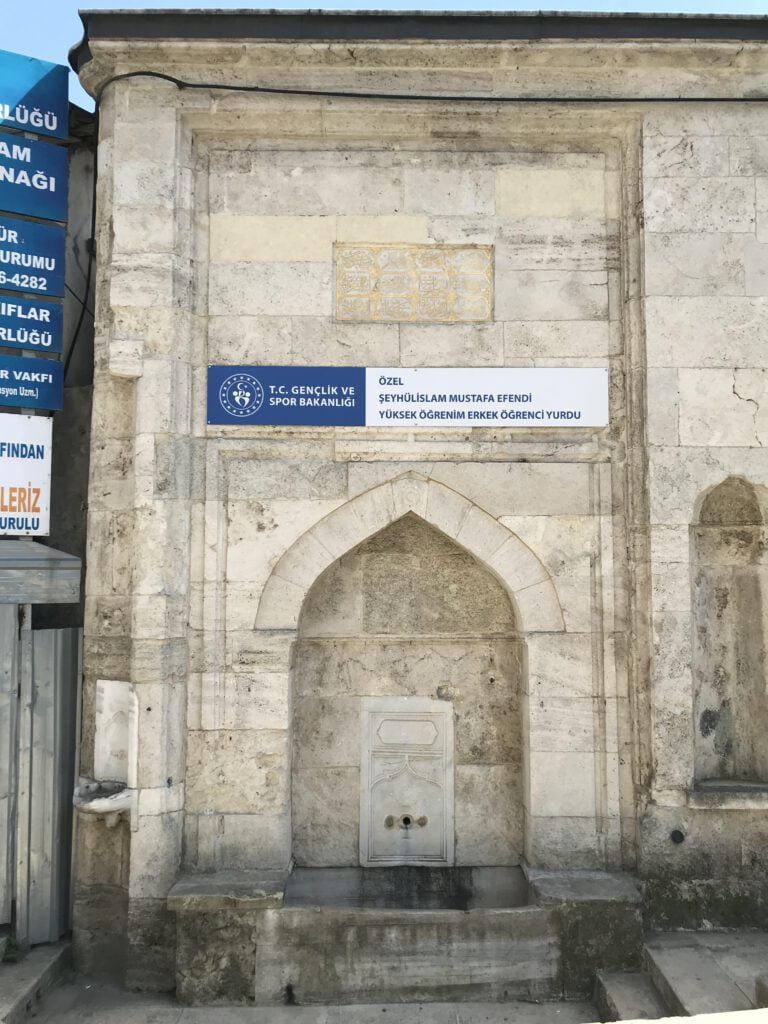 Beyzade Mehmet Efendi Çeşmesi • Konumu, Fotoğrafları ve Hakkındaki ...