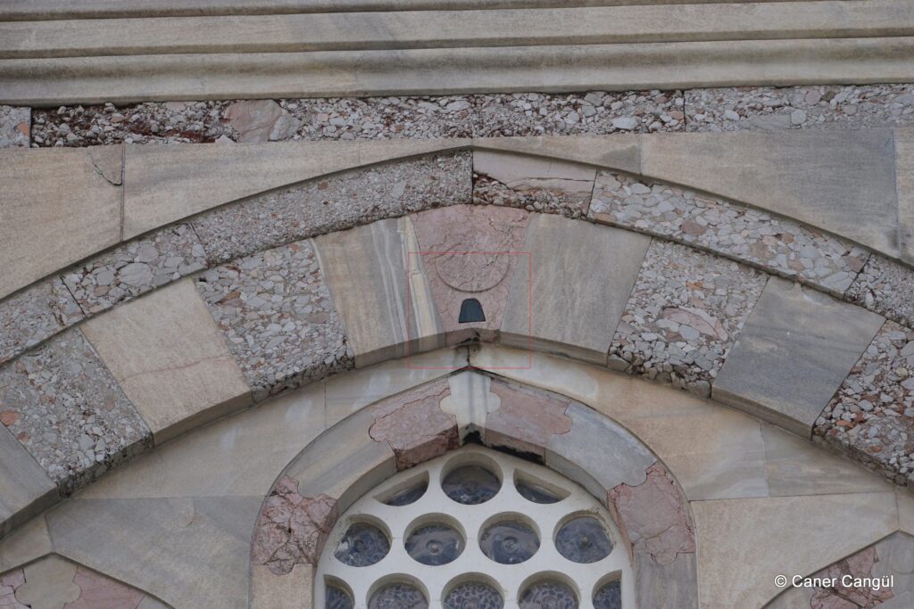 Kanuni Sultan Süleyman Türbesi Hacer'ül-Esved Taşı • Kültür Envanteri