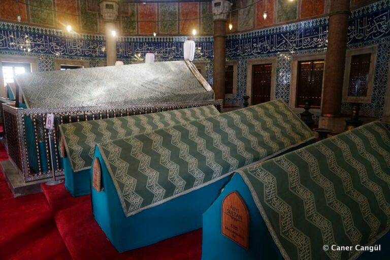 Kanuni Sultan Süleyman Türbesi Sandukaları • Kültür Envanteri