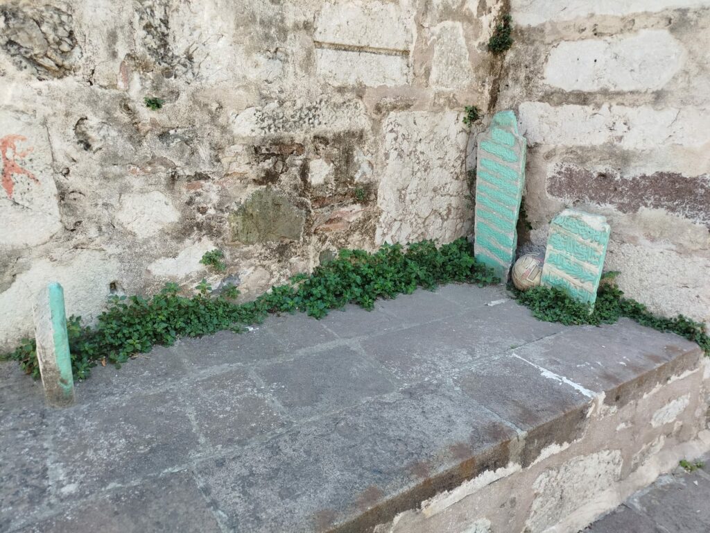 Saruhan Bey Türbesi Yanındaki Kabirler • Kültür Envanteri