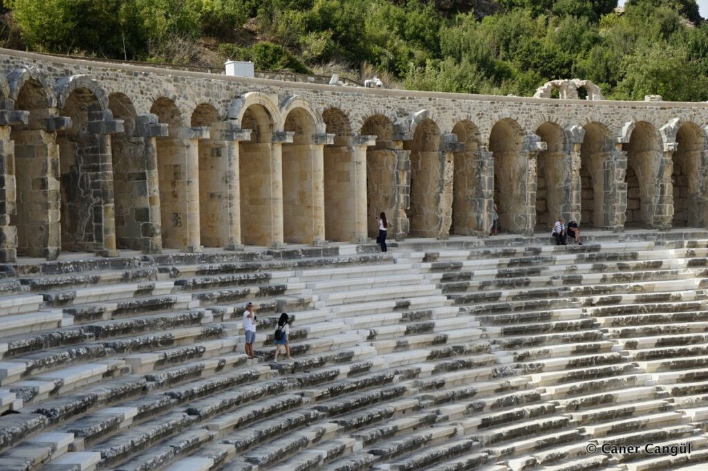 Aspendos Antik Tiyatrosu: Basamaklar • Kültür Envanteri