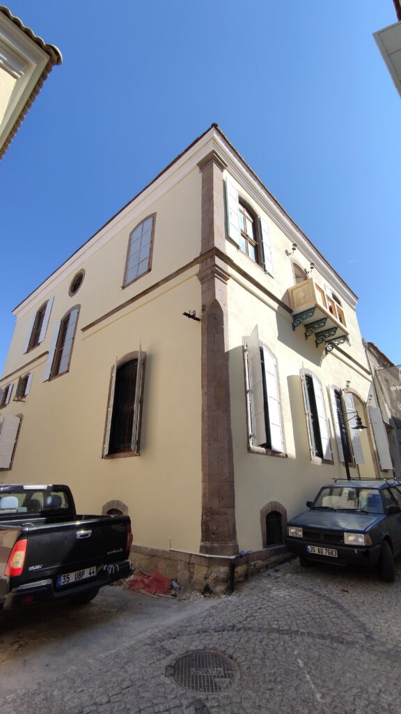 Eski Postane Binası, Urla • Konumu, Fotoğrafları ve Hakkındaki Bilgiler ...