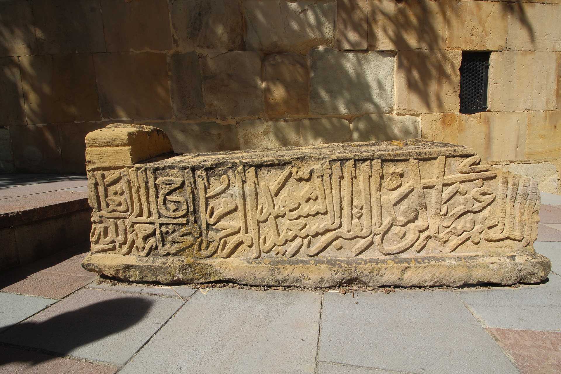 Ahi Emir Ahmet Zencani Türbesi, Bayburt • Konumu, Fotoğrafları ve ...