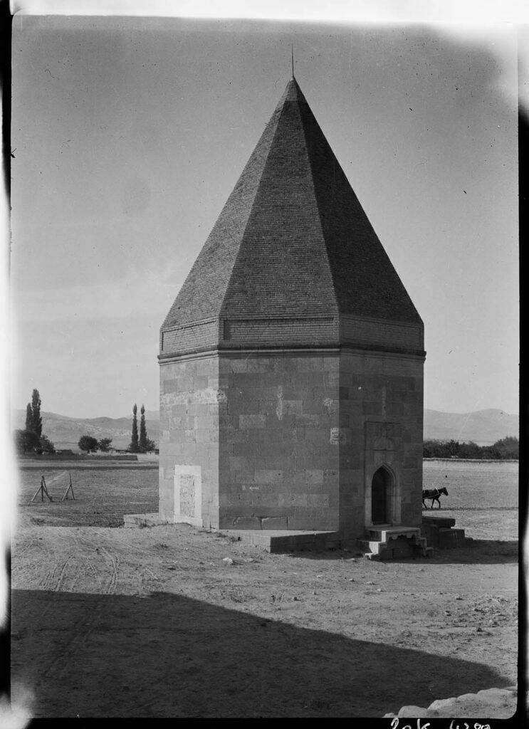 Ulaş Baba Tomb • Cultural Inventory