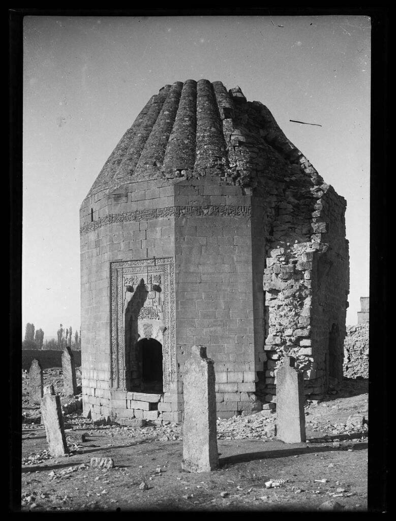 Alaaddin Bey Kümbeti • Kültür Envanteri