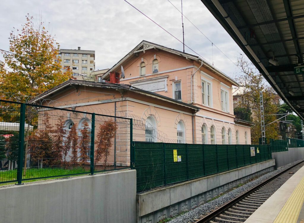 Erenköy Tren İstasyonu • Konumu, Fotoğrafları ve Hakkındaki Bilgiler ...