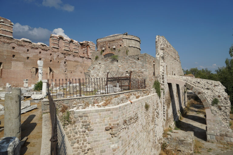 Pergamon Kızıl Avlu • Kültür Envanteri