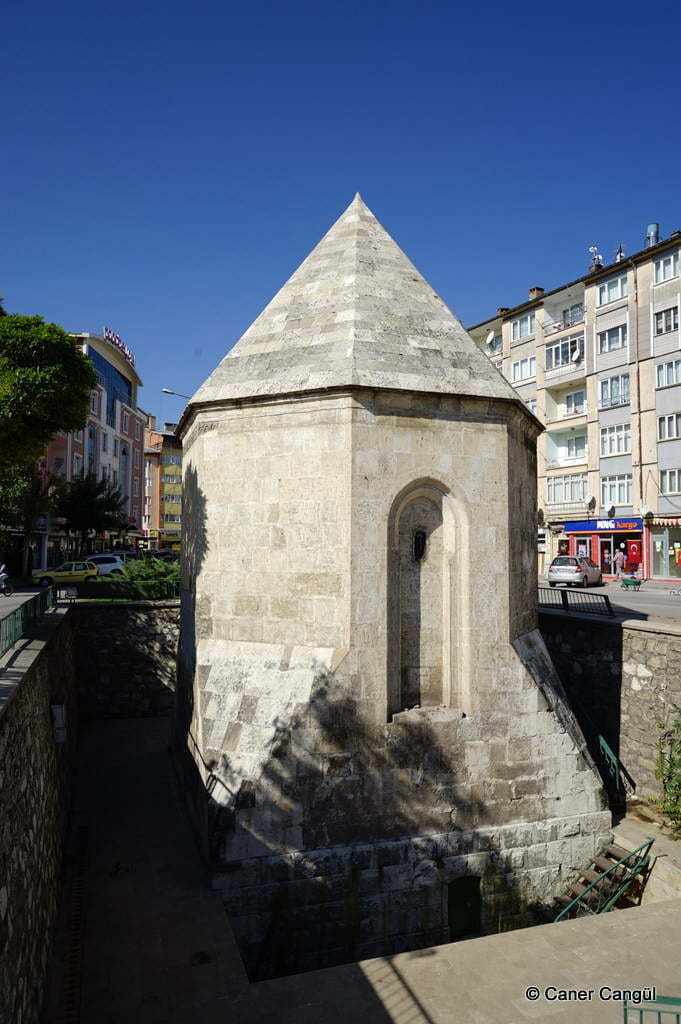 Tombeau d'Ahi Emir Ahmet, Sivas • Localisation, photos et informations ...