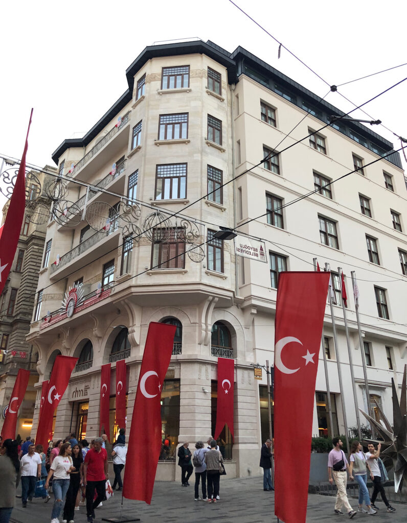 Türkiye İş Bankası Resim Heykel Müzesi • Konumu, Fotoğrafları ve ...