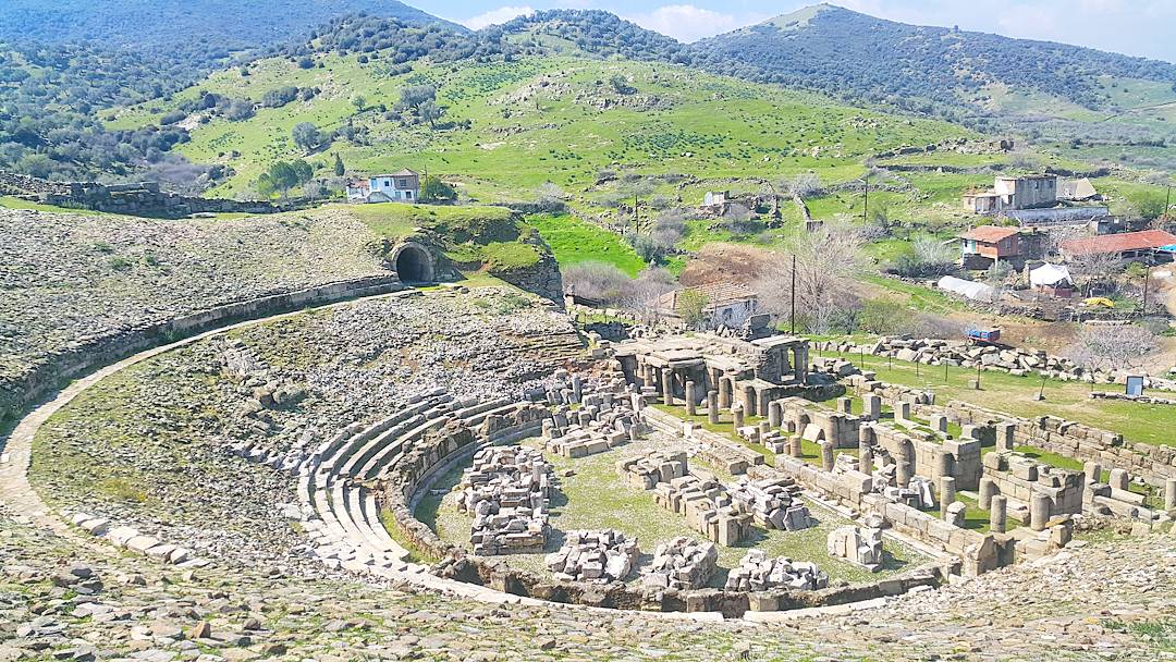 Alabanda Antik Tiyatrosu • Konumu, Fotoğrafları ve Hakkındaki Bilgiler ...