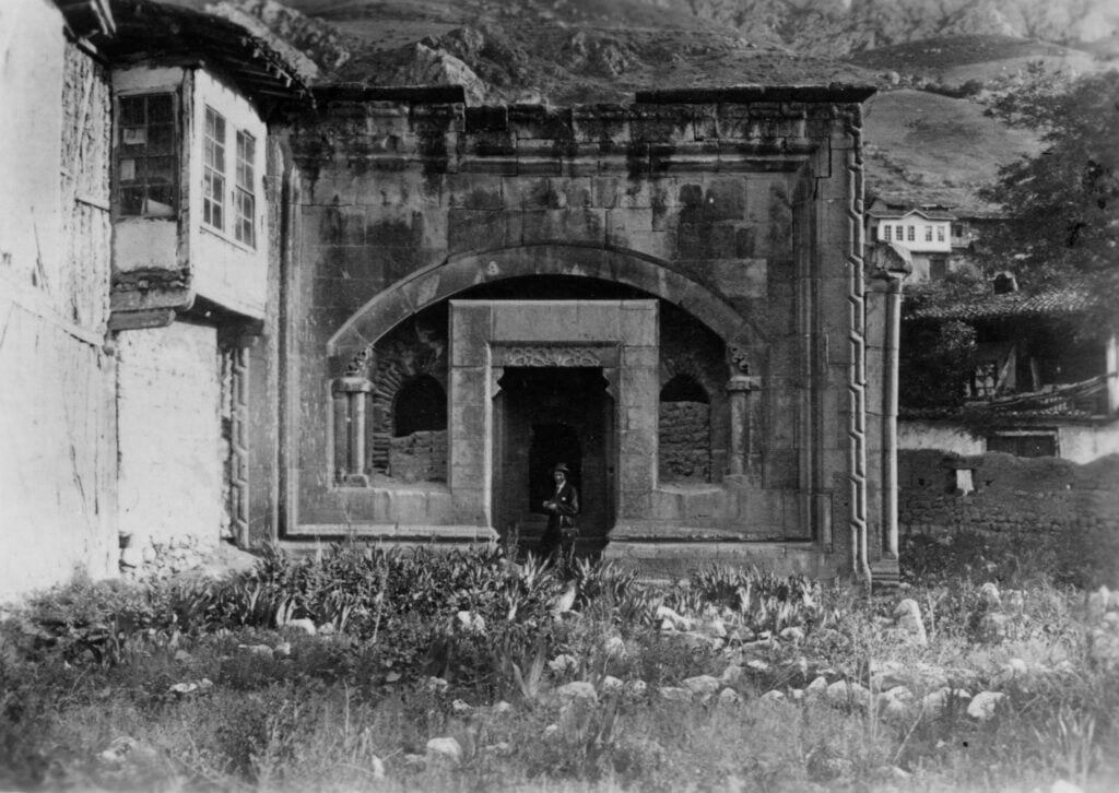 Sultan Mesud Türbesi • Konumu, Fotoğrafları ve Hakkındaki Bilgiler ...