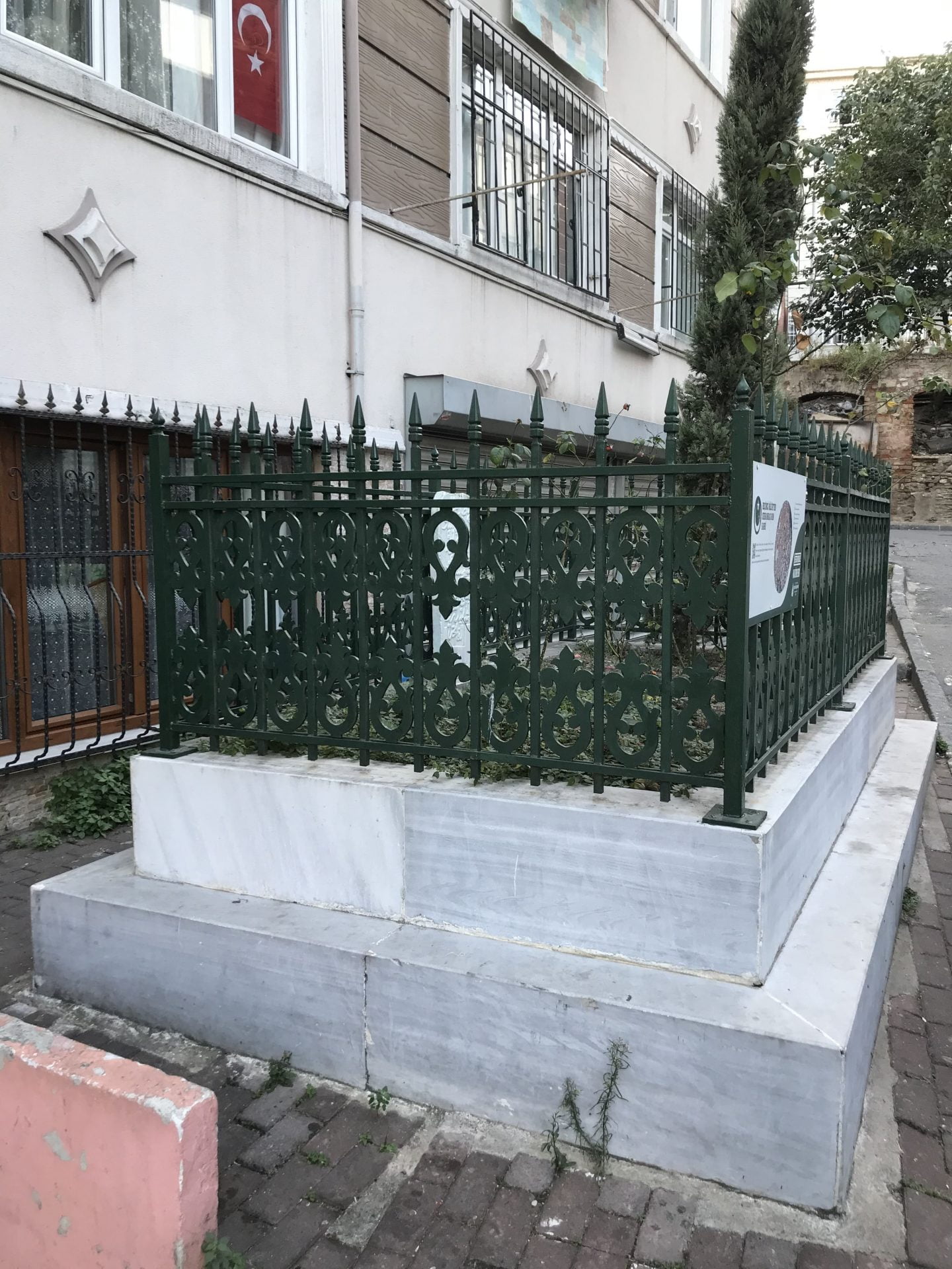 İncirli Baba Kabri • Konumu, Fotoğrafları ve Hakkındaki Bilgiler ...