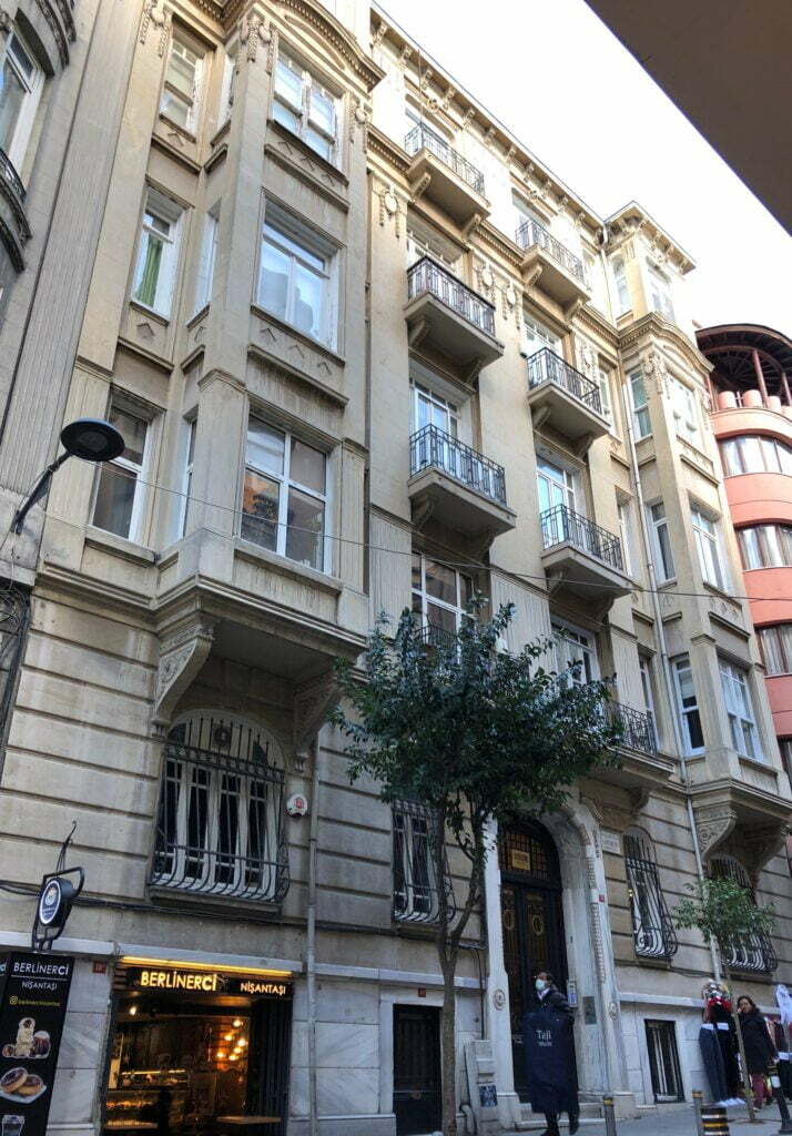 Uğur Apartmanı, Osmanbey • Location, Photos and Information About It ...