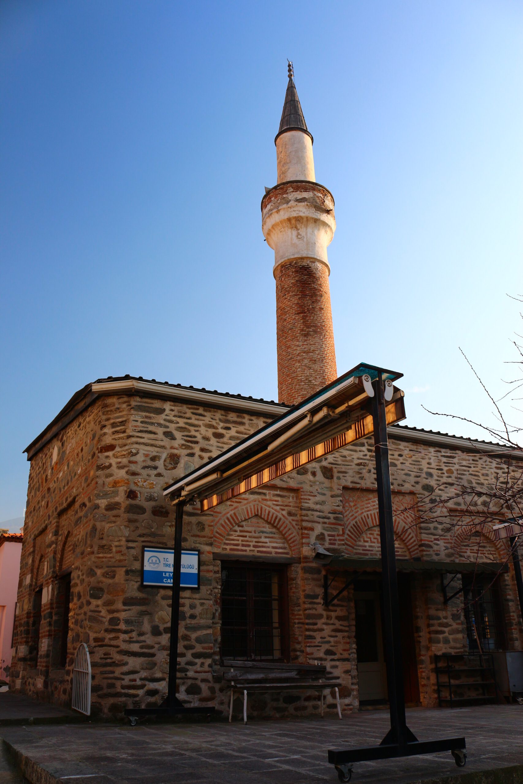 Leyse Mosque, Tire • Location, Photos and Information About It ...