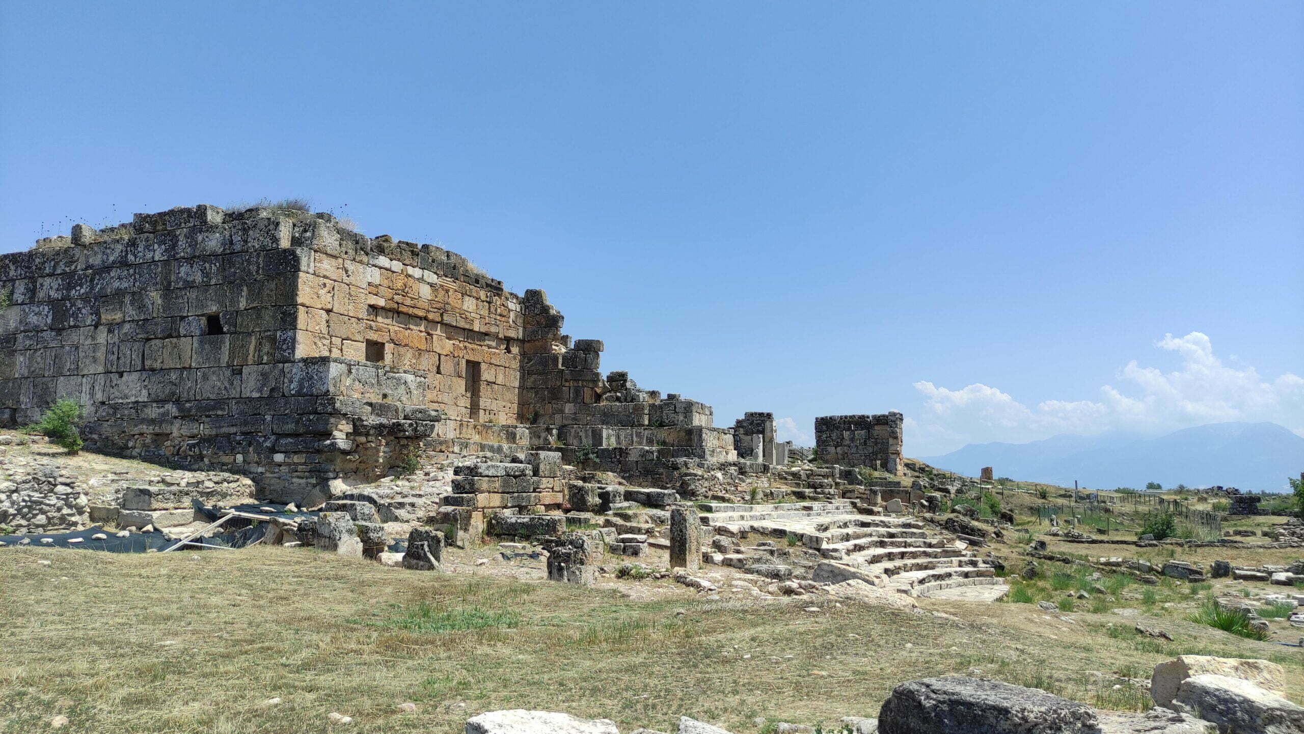 Hierapolis Apollon Kutsal Alanı • Konumu, Fotoğrafları ve Hakkındaki ...