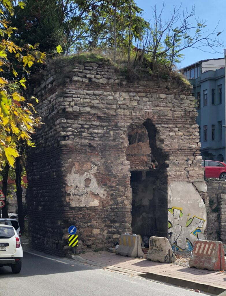 Haliç Surları, 30. Kule • Konumu, Fotoğrafları ve Hakkındaki Bilgiler ...