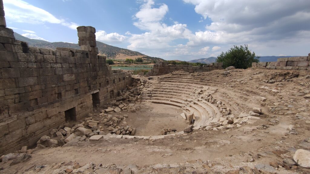 Alabanda Bouleuterion • Konumu, Fotoğrafları ve Hakkındaki Bilgiler ...
