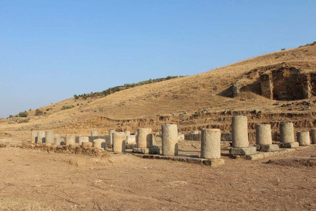 Alabanda Zeus Khrysaoreus Tapınağı • Konumu, Fotoğrafları ve Hakkındaki ...