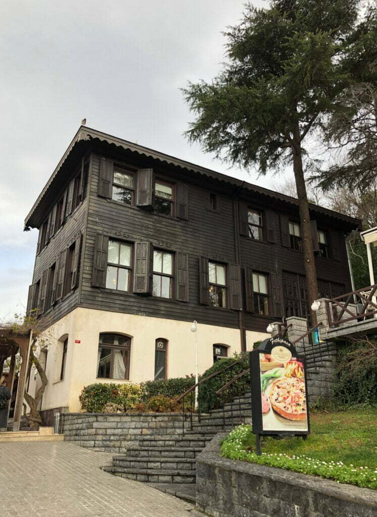 Fethi Paşa Bordo Köşk • Konumu, Fotoğrafları ve Hakkındaki Bilgiler ...