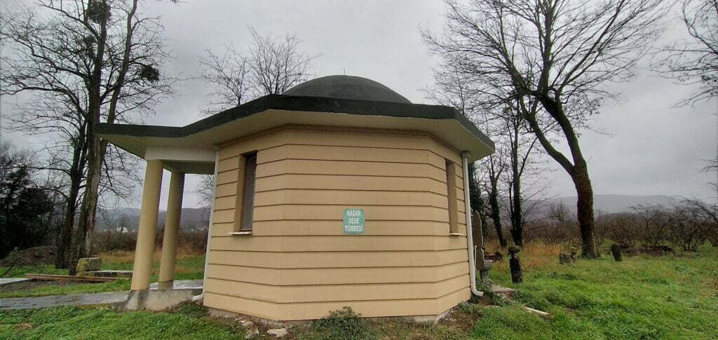 Hasan Dede Türbesi, Düzce • Konumu, Fotoğrafları ve Hakkındaki Bilgiler ...