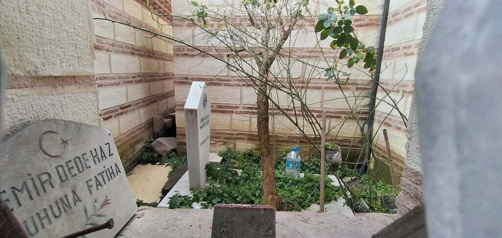 Emir Dede Türbesi • Kültür Envanteri