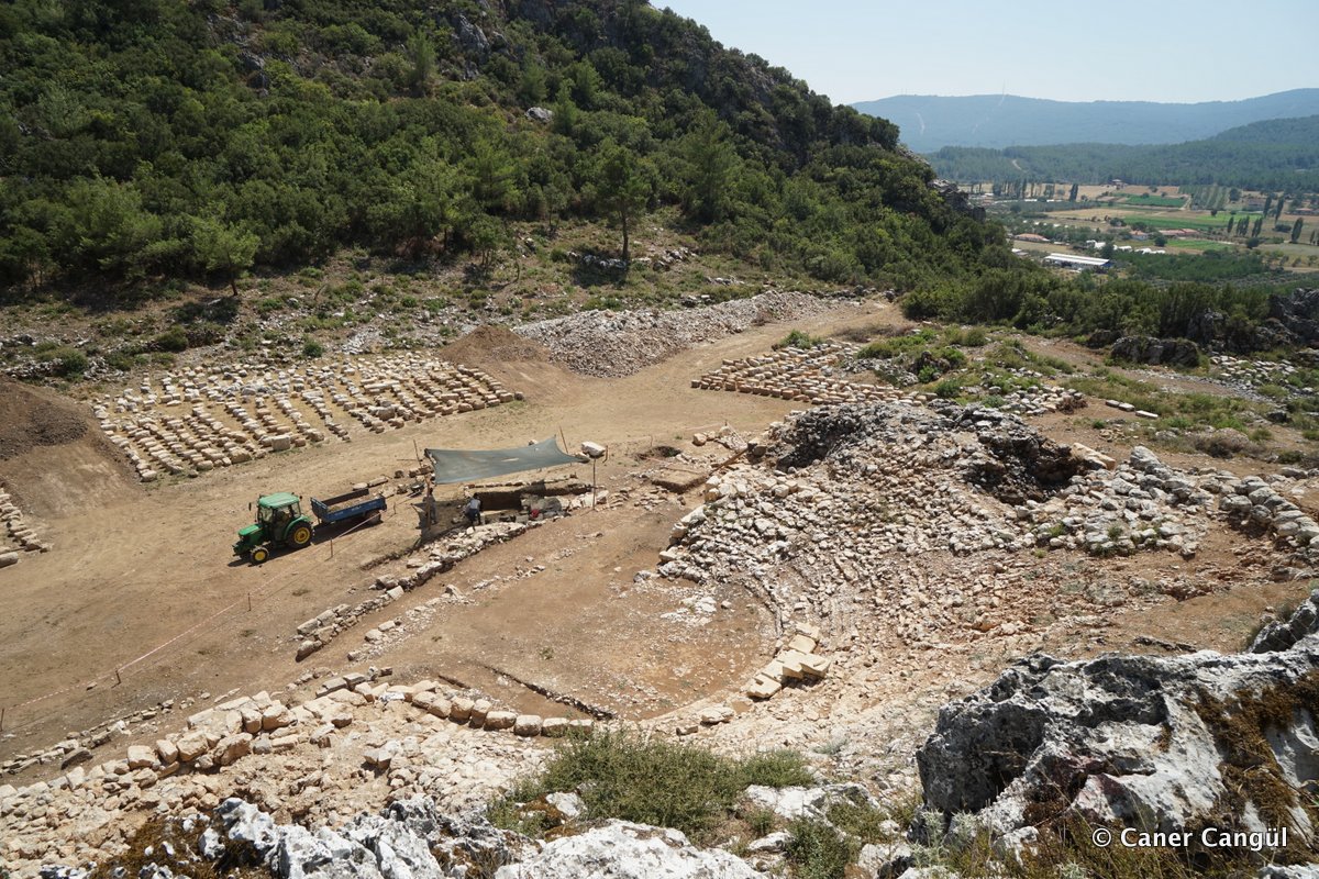 Thera Antik Tiyatrosu • Konumu, Fotoğrafları ve Hakkındaki Bilgiler ...