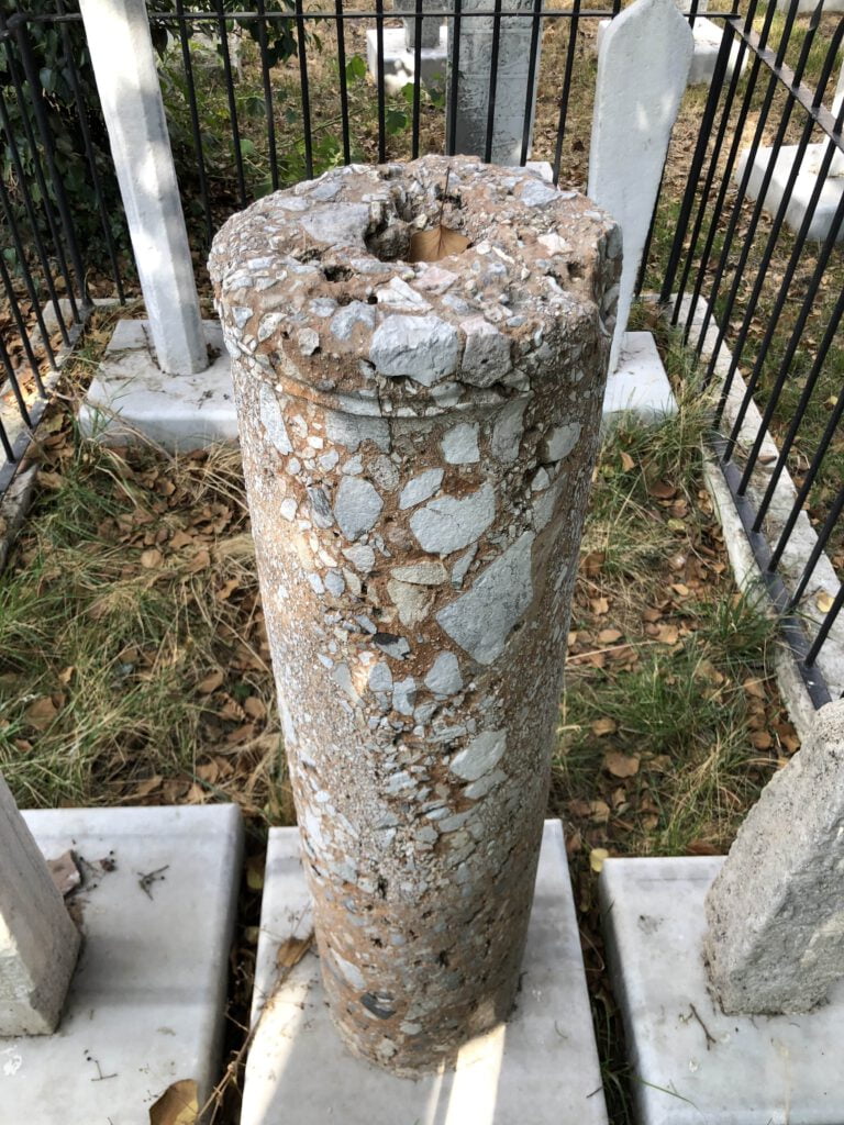 Kürkçübaşı Ahmet Şemsettin Camii Haziresi Sadaka Taşı • Konumu ...