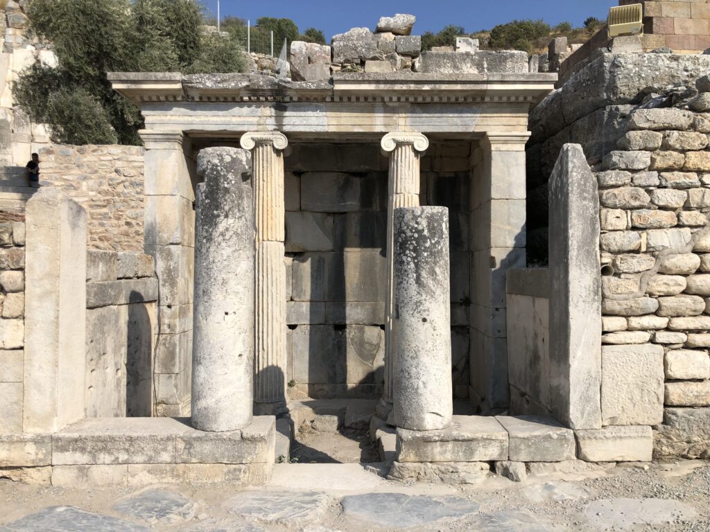 Efes Helenistik Çeşme Yapısı • Konumu, Fotoğrafları ve Hakkındaki ...