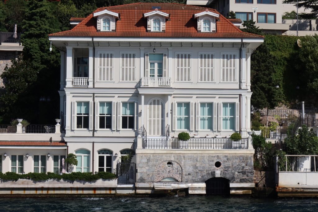 Clifton Mansion • Location, Photos and Information About It • Cultural ...