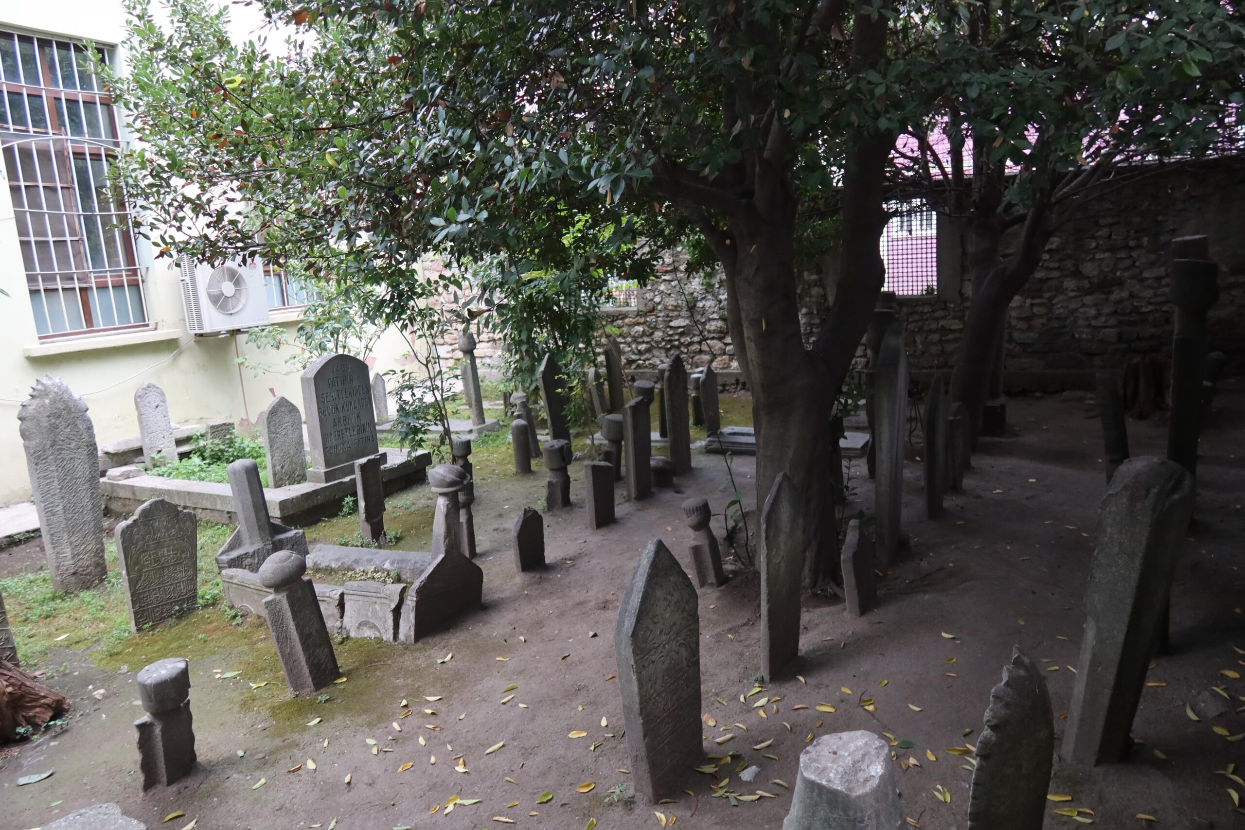Akbıyık Hazretleri Kabri ve Haziresi • Konumu, Fotoğrafları ve ...