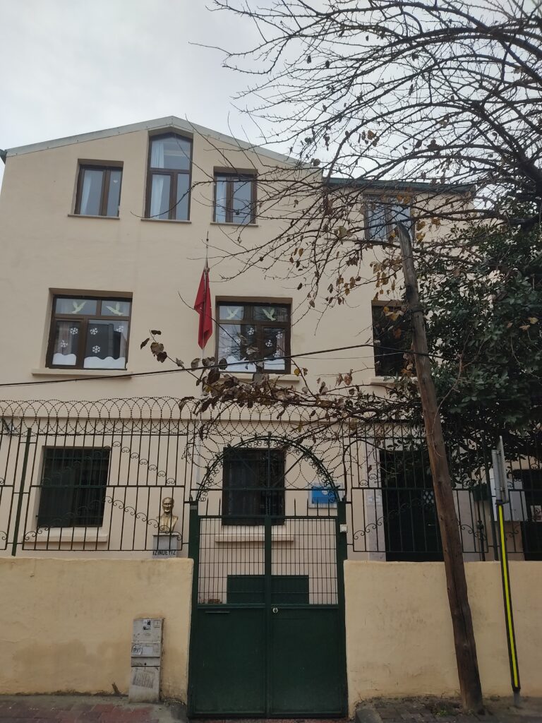 Levon Vartuhyan Armenian School • Location, Photos and Information ...
