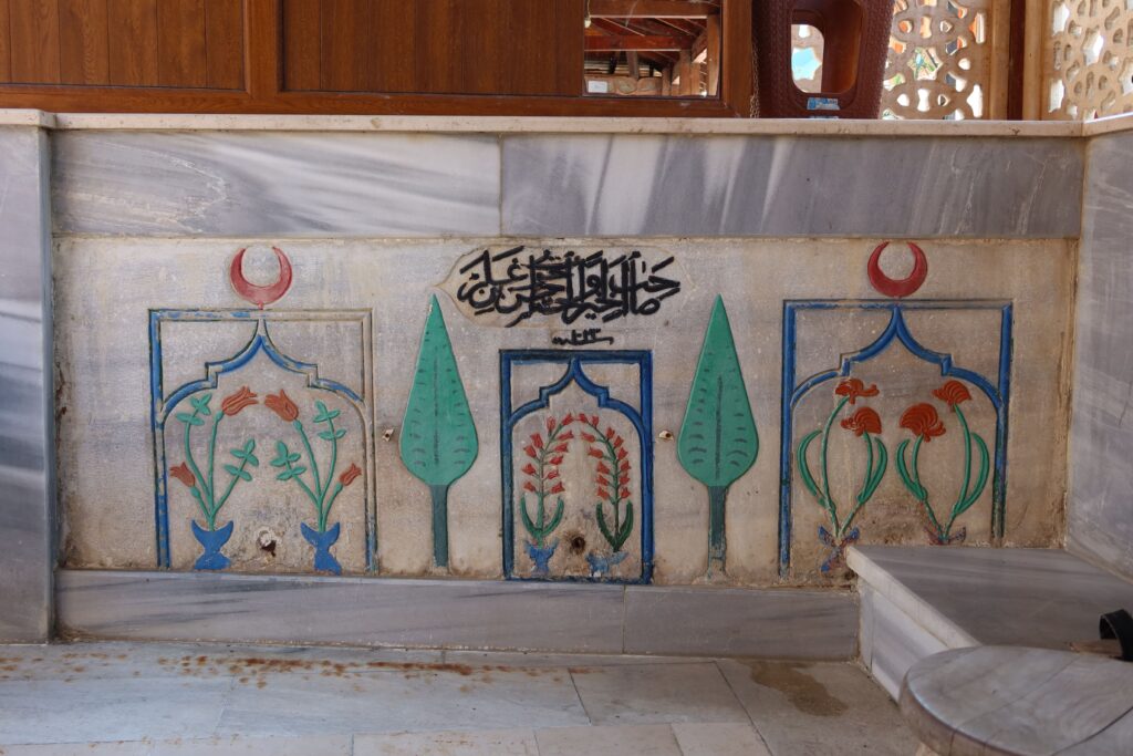 Tirilye Fatih Camii Abdest Teknesi • Konumu, Fotoğrafları ve Hakkındaki ...