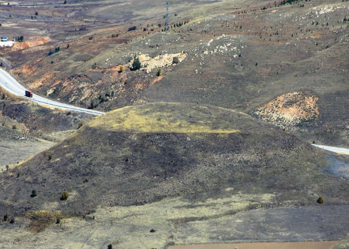 Toprakkale Höyük, Çavuş • Konumu, Fotoğrafları ve Hakkındaki Bilgiler ...