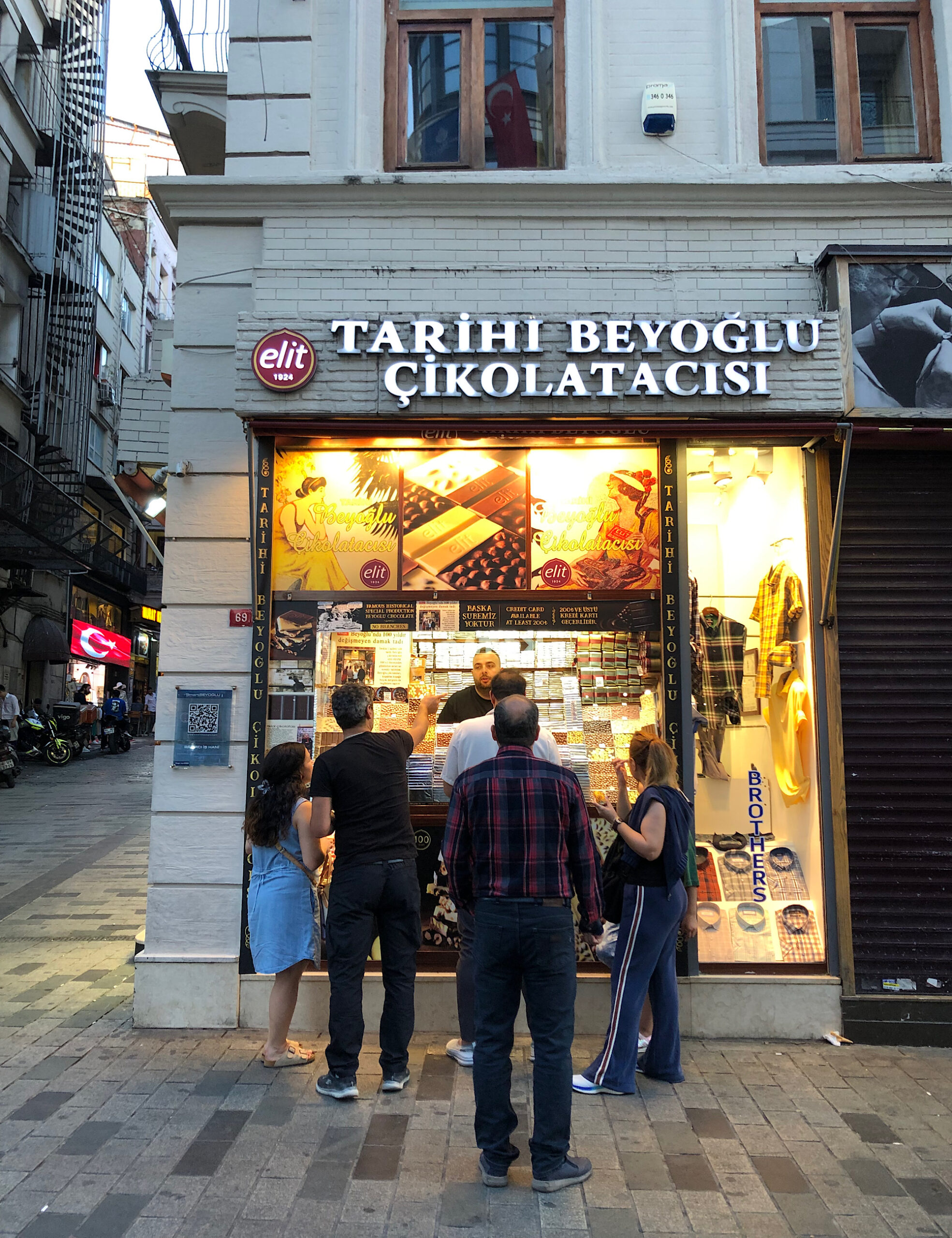 Beyoğlu Çikolatacısı • Konumu, Fotoğrafları ve Hakkındaki Bilgiler ...
