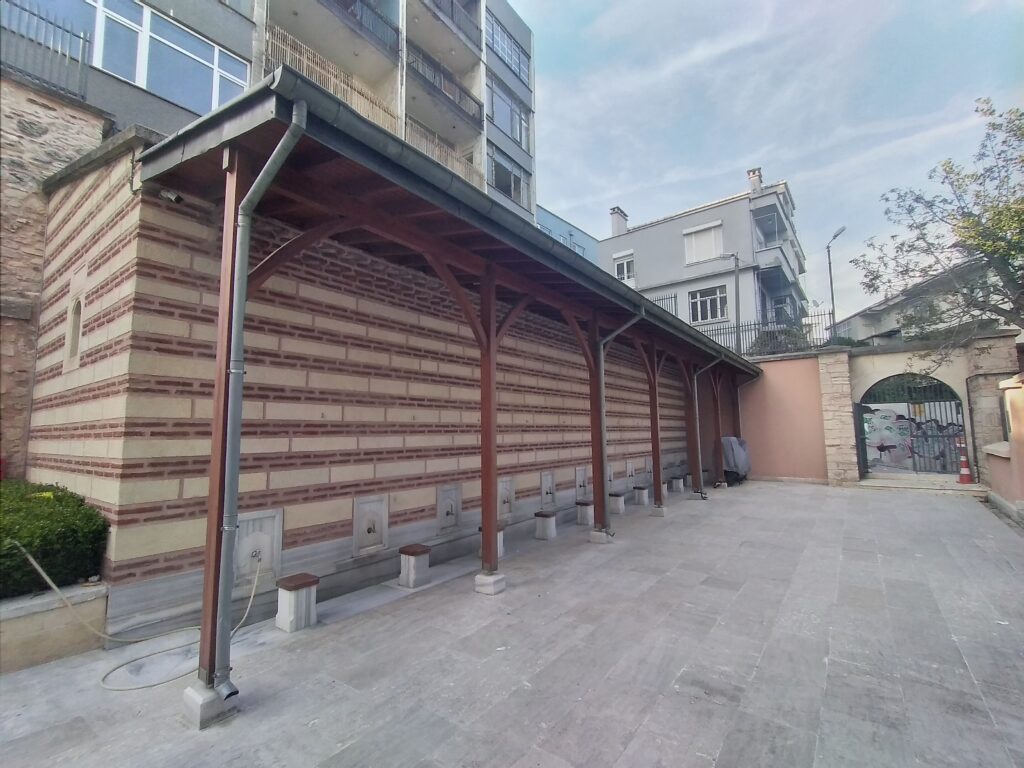 Cihangir Camii Sarnıç Çeşmesi • Konumu, Fotoğrafları ve Hakkındaki ...