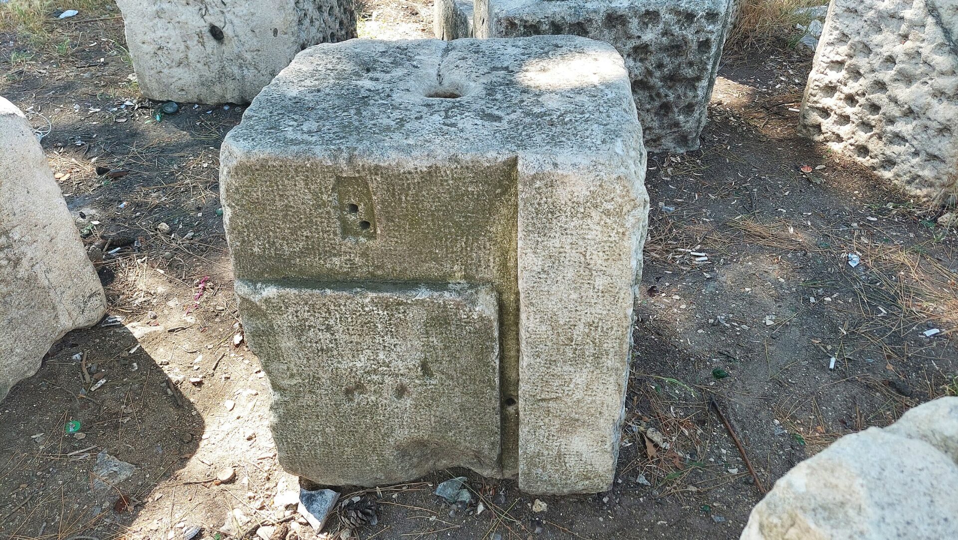Türbe_yakınındaki_yapı_kalıntıları_detayı_2 • Kültür Envanteri
