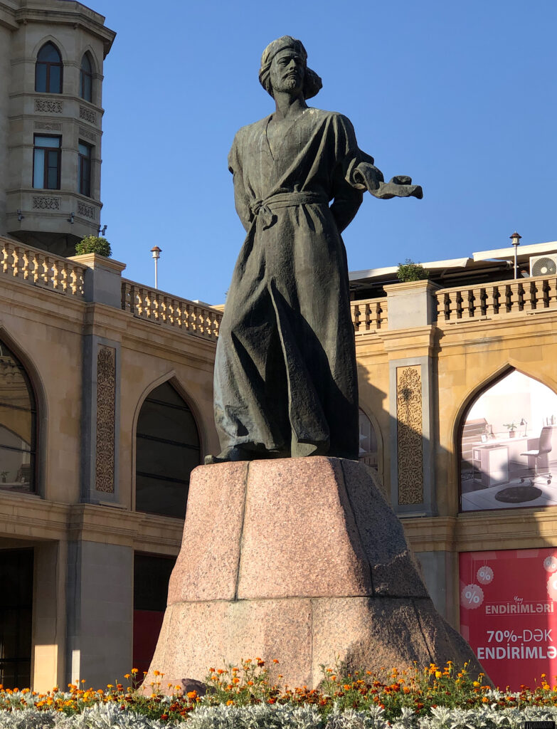 Nesîmî Heykeli • Konumu, Fotoğrafları ve Hakkındaki Bilgiler • Kültür ...