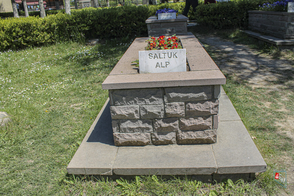 Cimitero della tomba di Ertuğrul Gazi 12 Tomba di Saltuk Alp ...