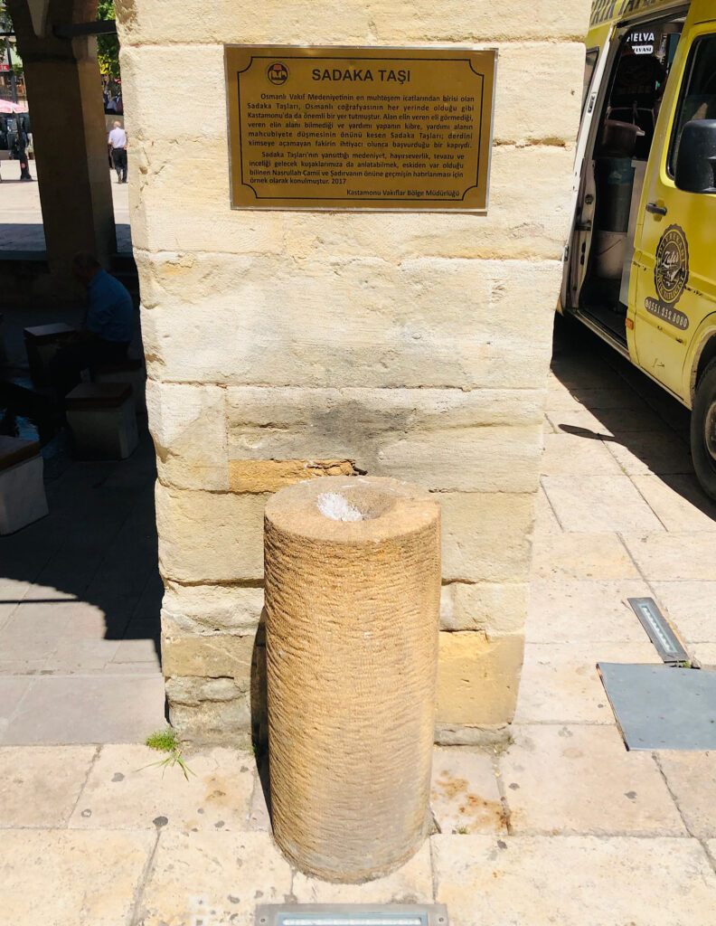 Nasrullah Camii Şadırvanı Sadaka Taşı 2 • Konumu, Fotoğrafları ve ...