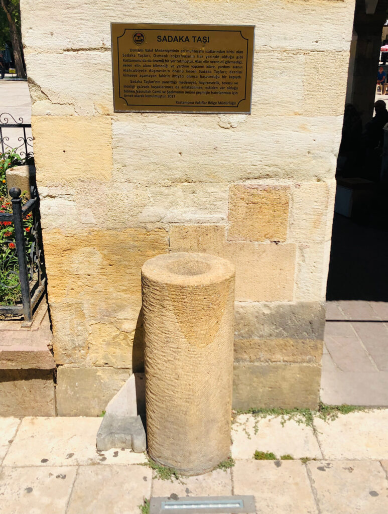 Nasrullah Camii Şadırvanı Sadaka Taşı 1 • Konumu, Fotoğrafları ve ...