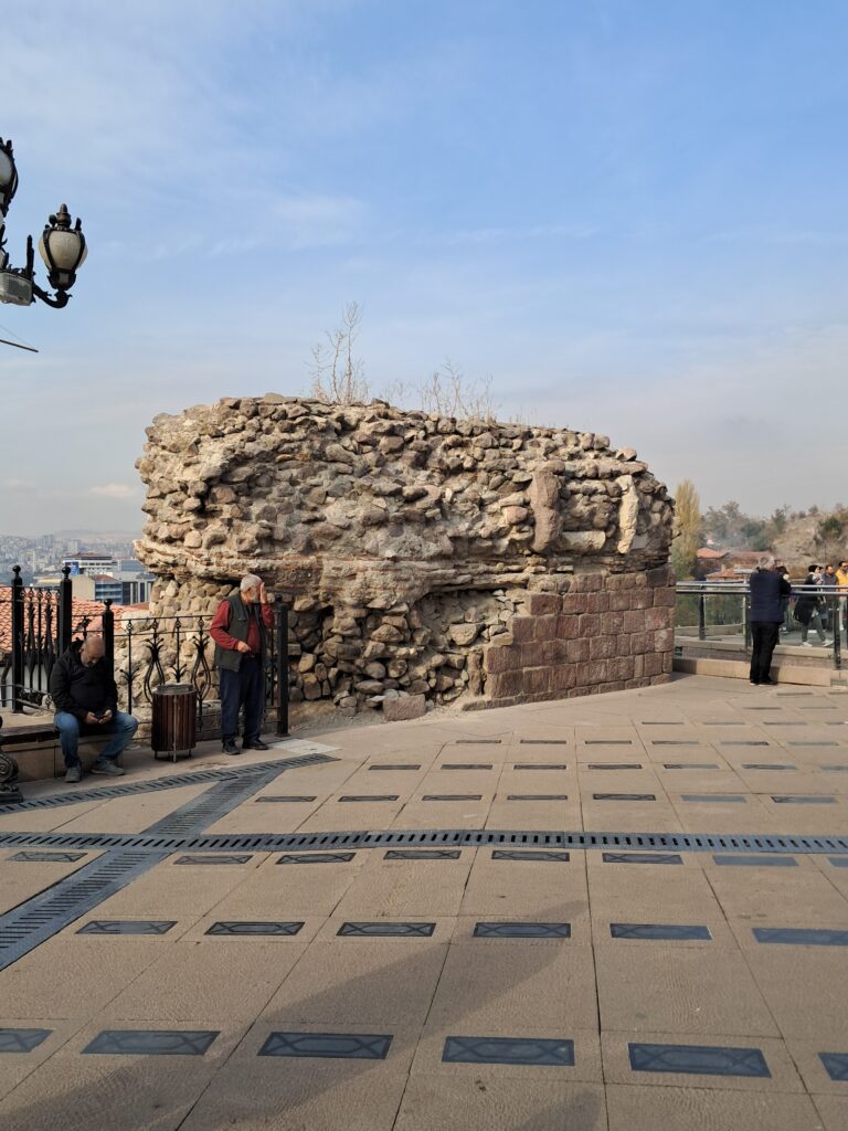 Ankyra Akropolis Surları 2. Kule • Konumu, Fotoğrafları ve Hakkındaki ...